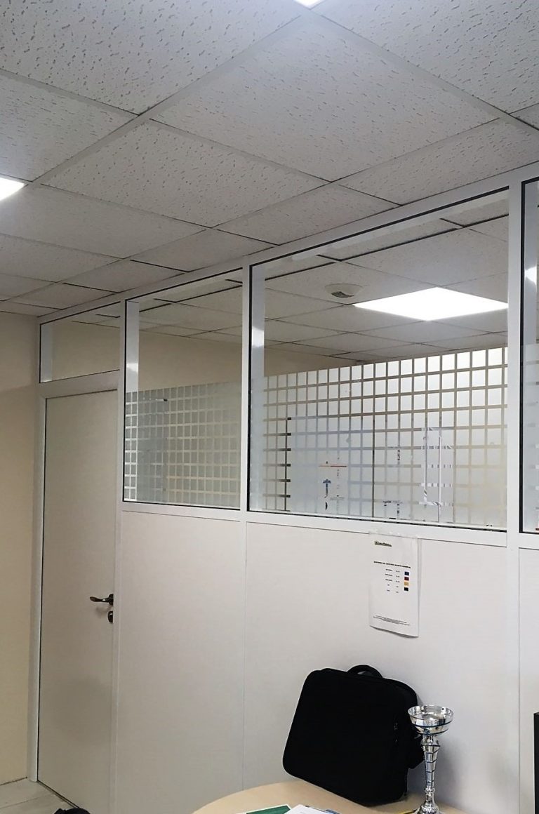 Réalisation : Cloisons semi-vitrées sur allège | Espace Cloisons Alu